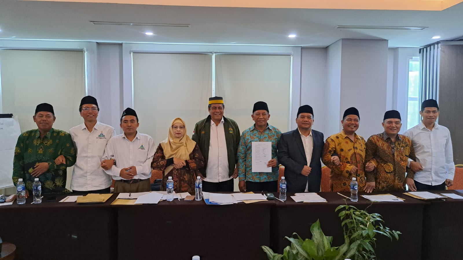 Carek Bergandengan Tangan, Lambang Komitmen Wujudkan Harmoni Visi Misi UIN KHAS Jember ...