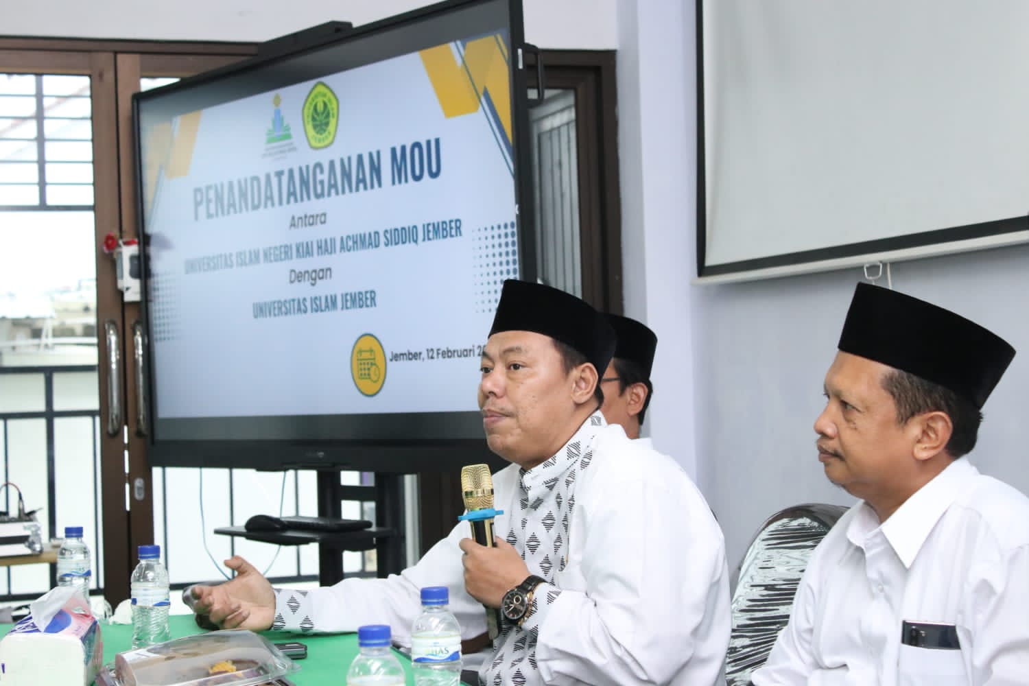 Teken MoU dengan UIJ, Rektor UIN KHAS Jember: Tak Lagi Kompetisi Tapi Kolaborasi | Universitas ...